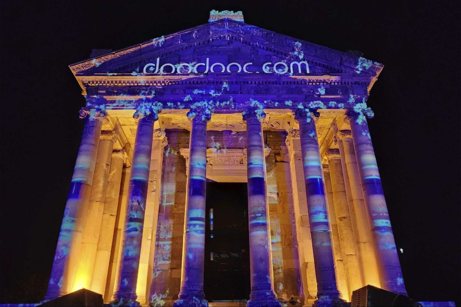 Best EDM Visuals: 7 Stunning EDM Visualizer Templates | doodooc