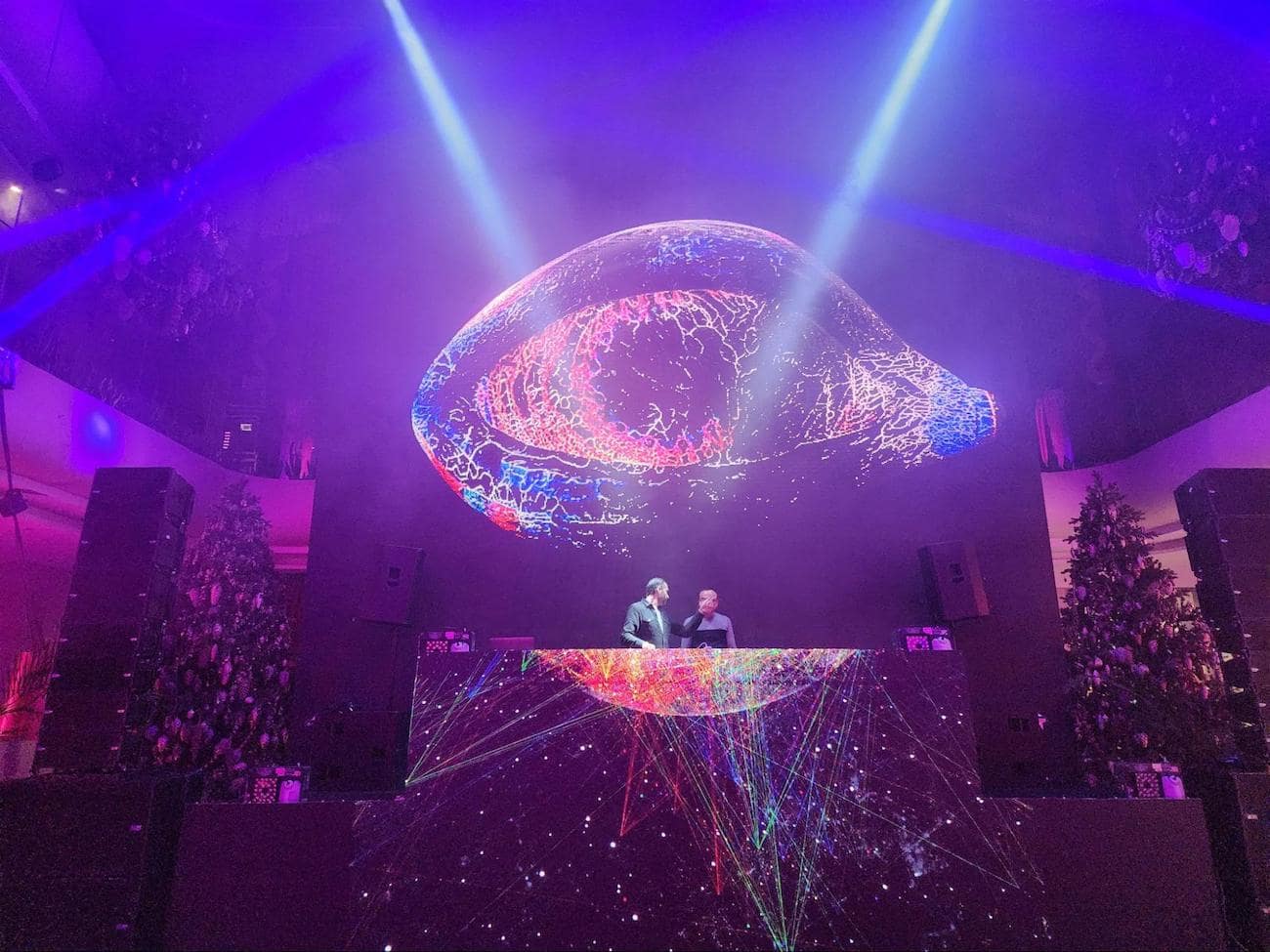 DJ Visuals: How to Make Your Sets Unforgettable | doodooc